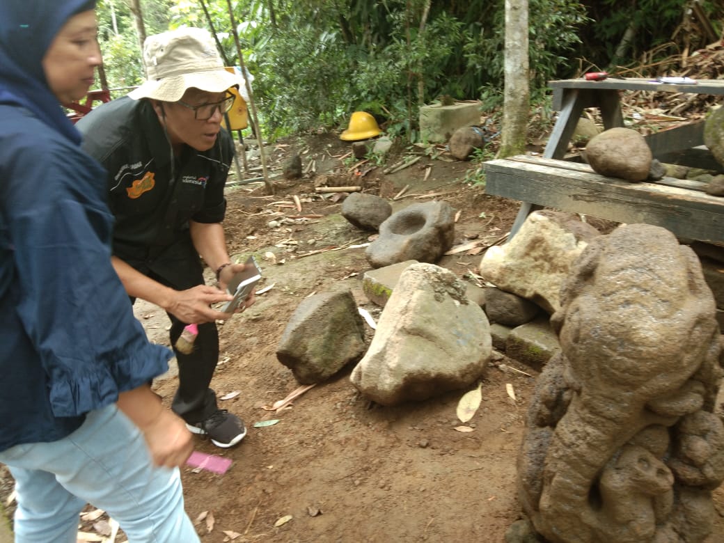 Batu Arca Ganesha dan 21 Manusia Kerdil Di Obyek Wisata Batu Cimahpar ...