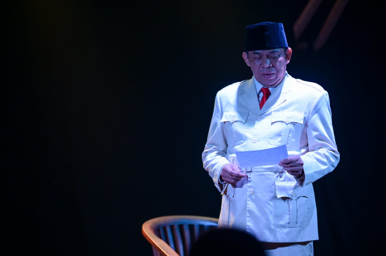 Pementasan Monolog Wawan Sofwan ” Besok atau Tidak Sama Sekali ...